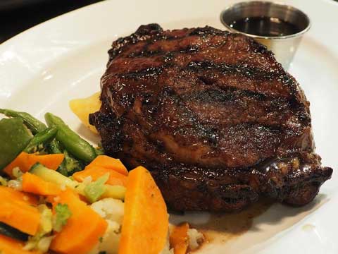 Hoe lang biefstuk bakken? Een geliefd stuk vlees.