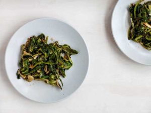 Hoe lang moet andijvie roerbakken?